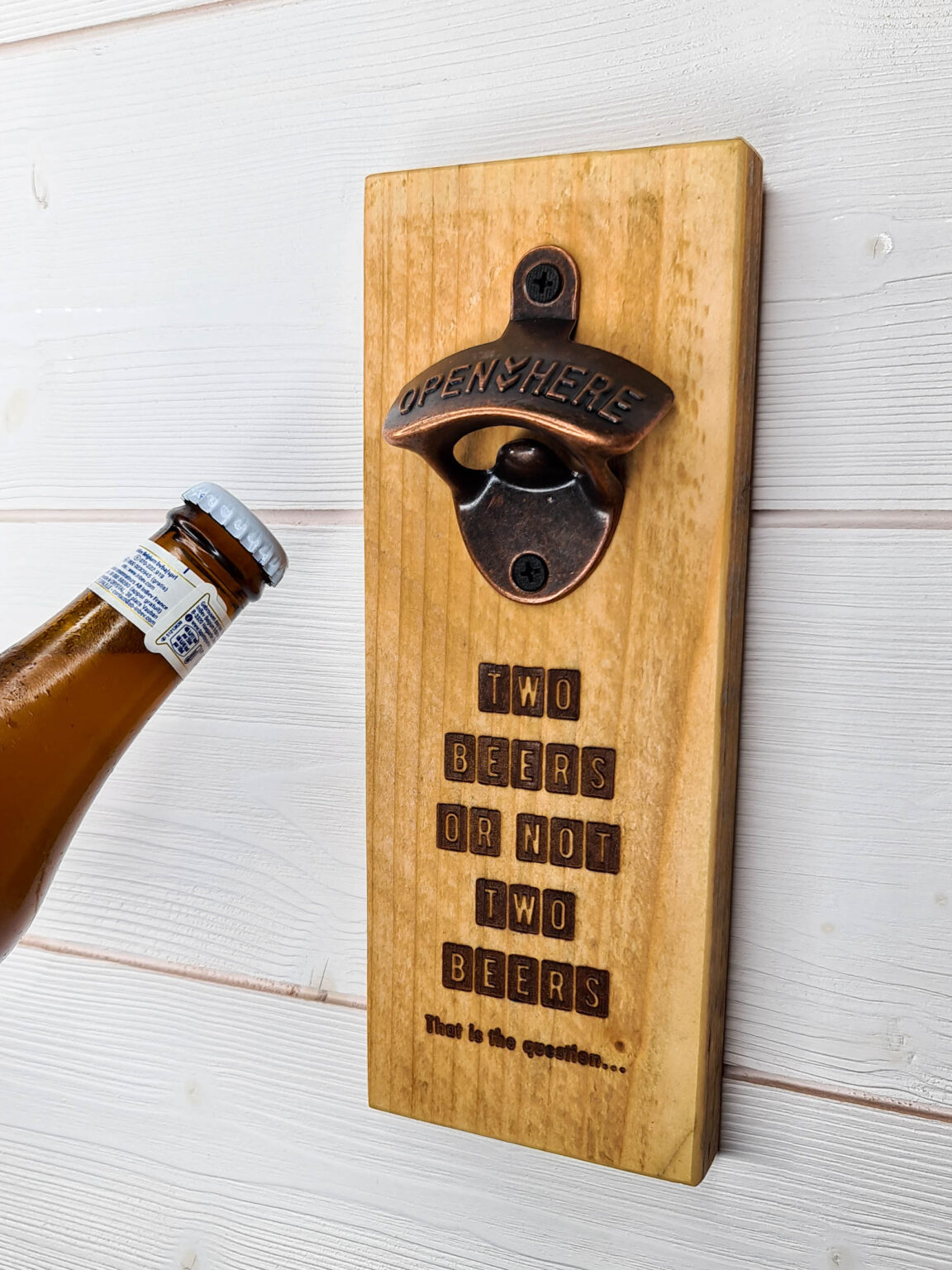 Décapsuleur mural – Texte au choix - ROSAE BOIS